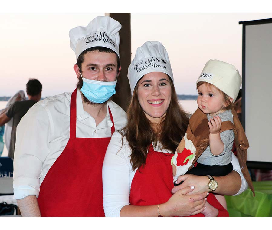 Rabbi Moshe Dubinsky, wife Chavi & son | South Lake Tablet
